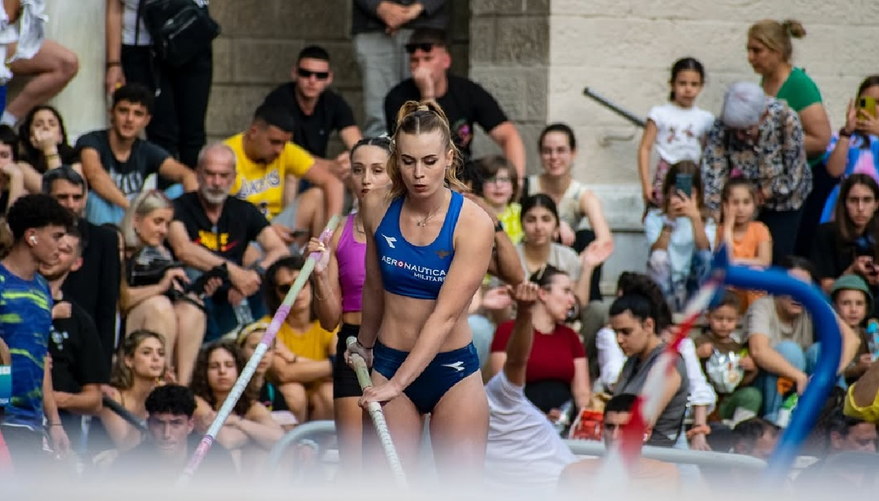 Maria-Roberta Gherca - Hot Athletics